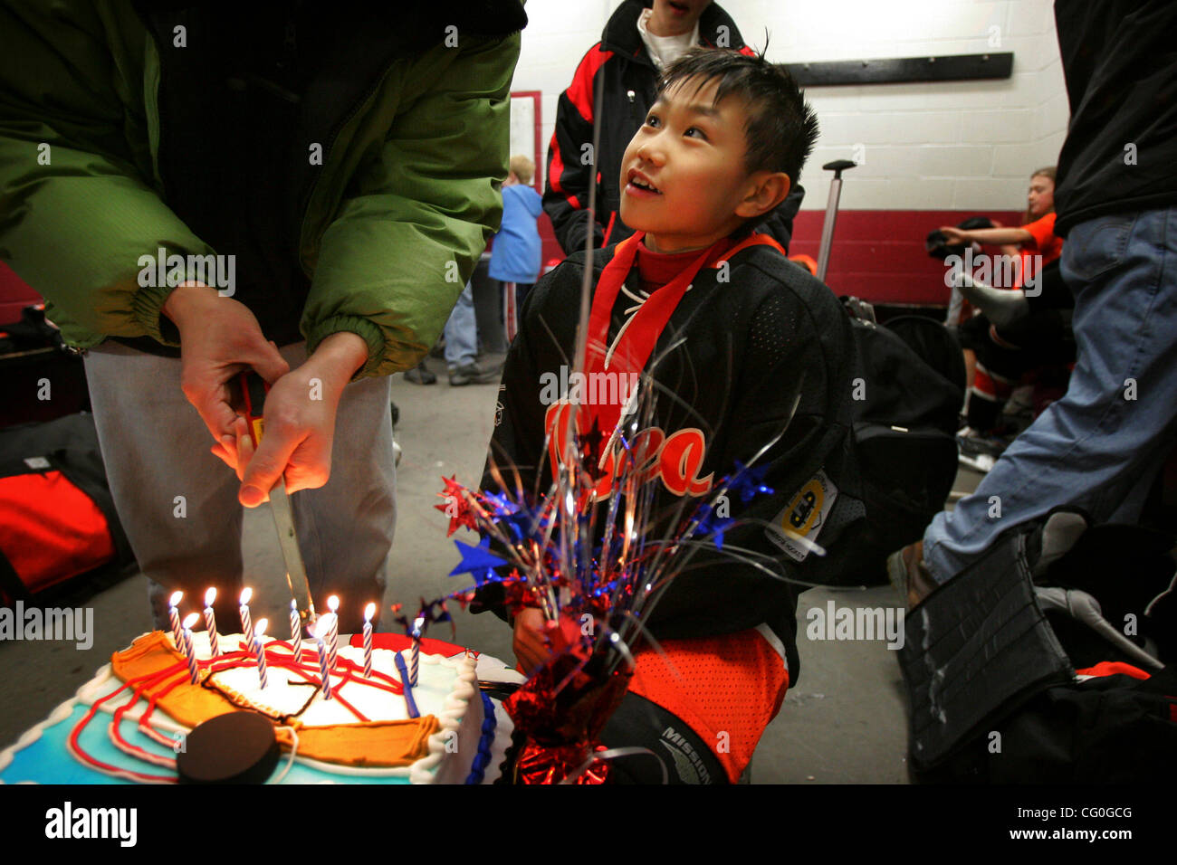 Bloomington, MN - 2/11/2007.Matthew Ang waits patiently for his father ...
