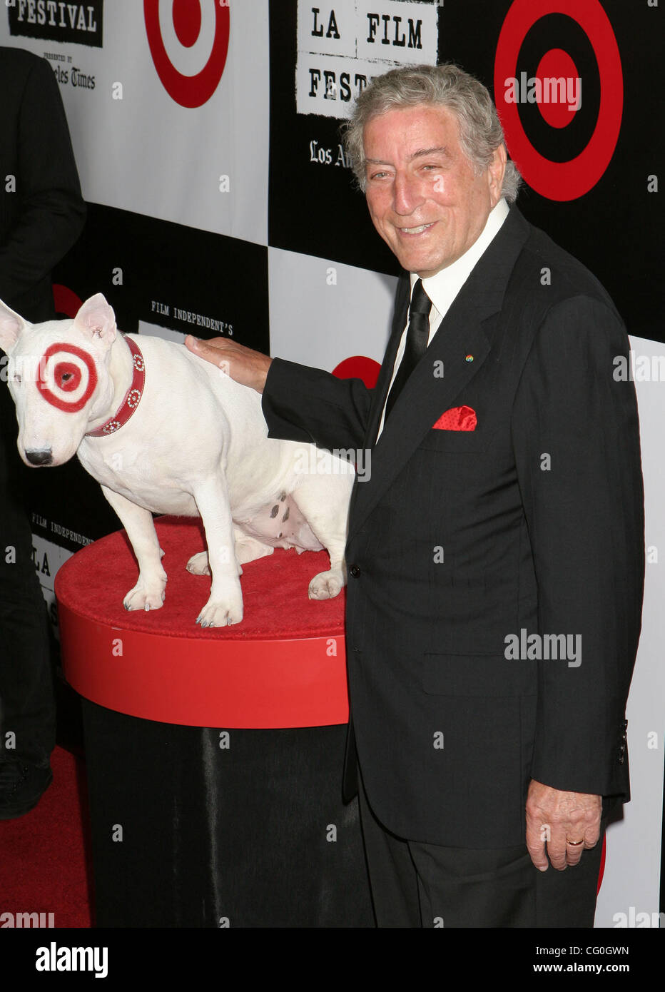 Jun 28, 2007; Hollywood, California, USA; Singer TONY BENNETT and Nicky ...