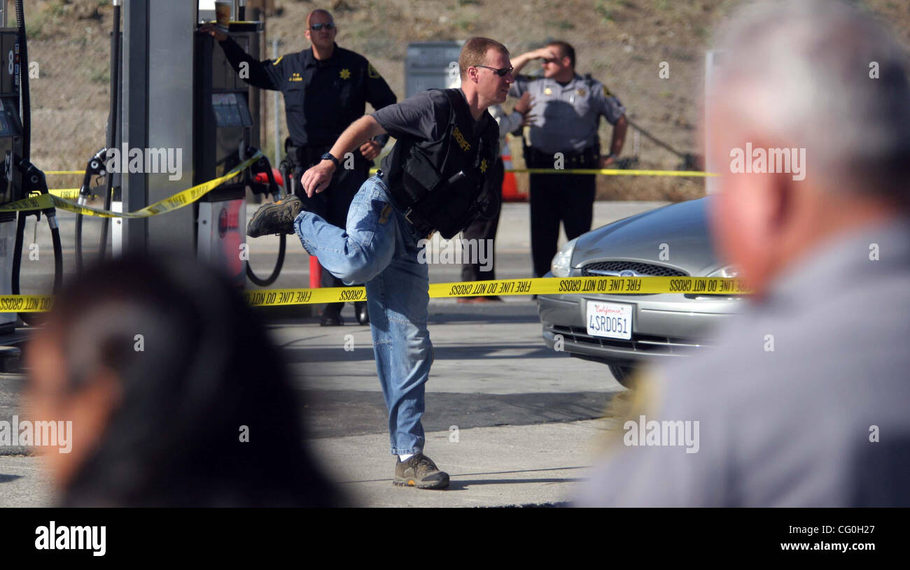 Alameda County Sheriff's Department detectives investigate the scene of ...