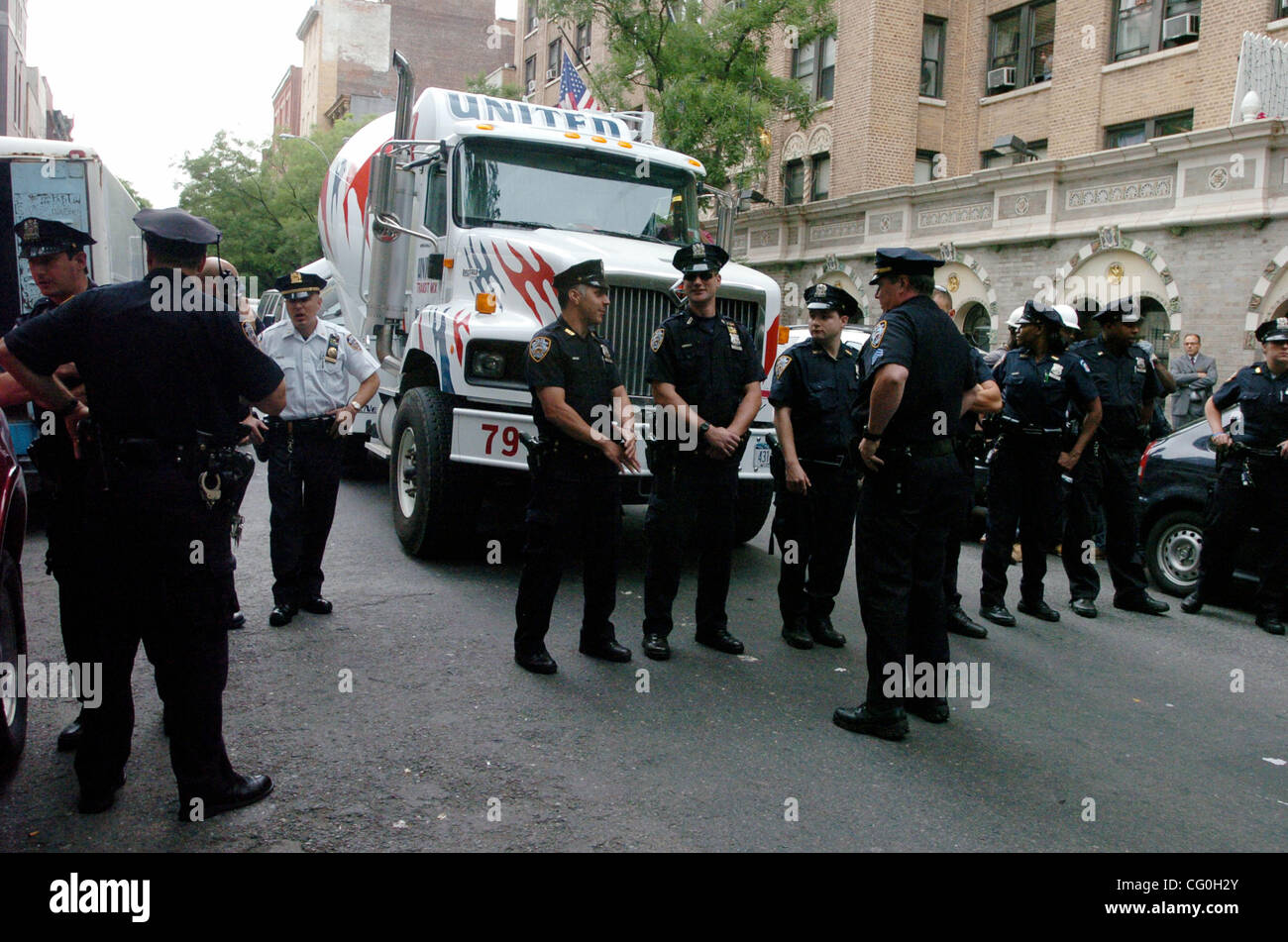 Union members work site hi-res stock photography and images - Alamy