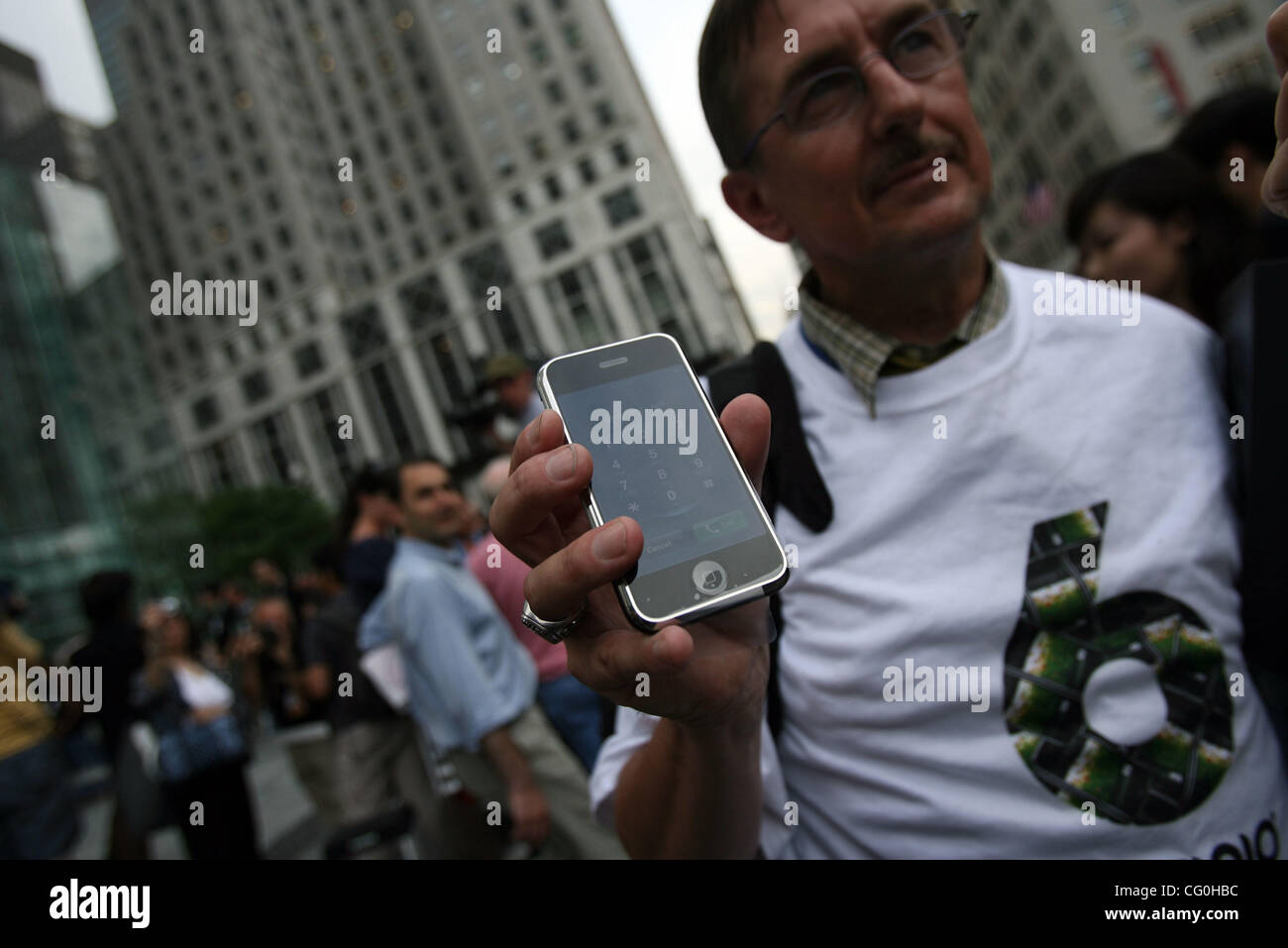 Iphones in store in new york hi-res stock photography and images - Alamy