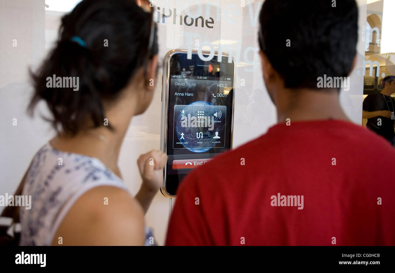 2007 first iphone hi-res stock photography and images - Alamy