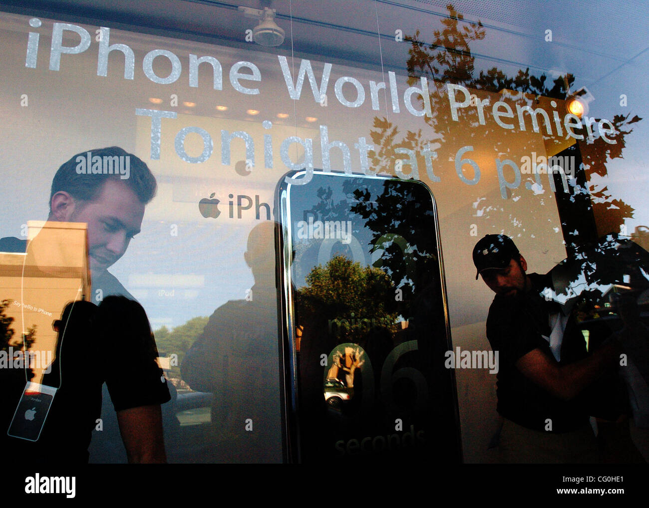 2007 iphone launch hi-res stock photography and images - Alamy
