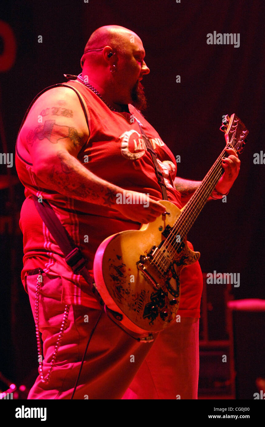 Chris burney guitarist hi-res stock photography and images - Alamy