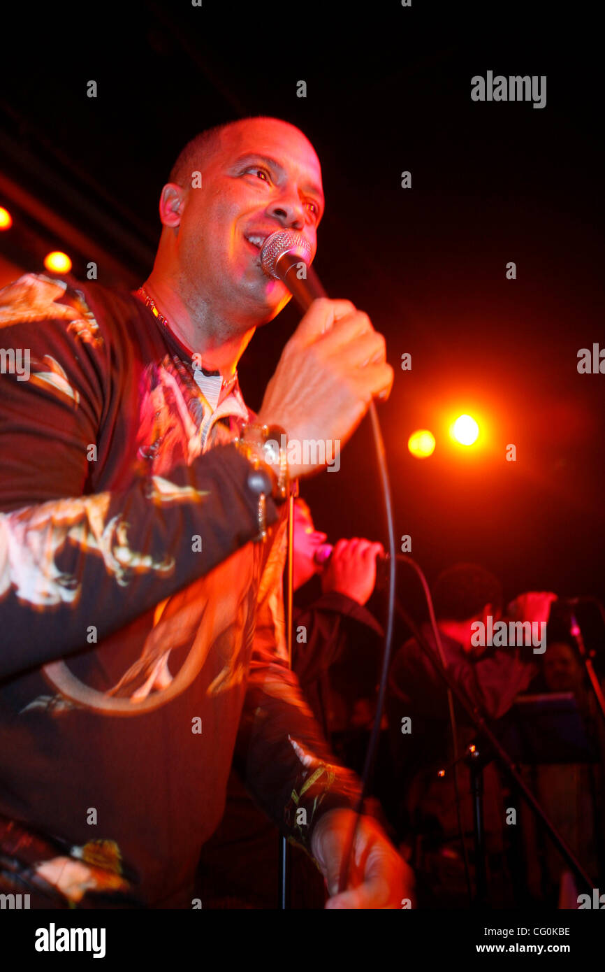 Isaac Delgado performing at SOB's on July 6, 2007 Stock Photo - Alamy