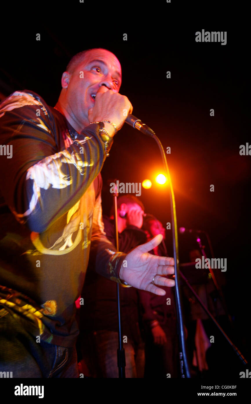 Isaac Delgado performing at SOB's on July 6, 2007 Stock Photo - Alamy