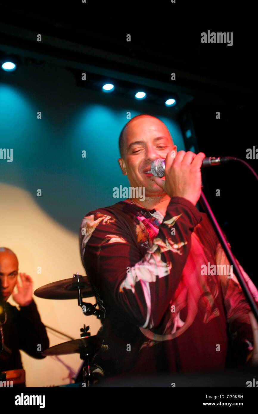 Isaac Delgado performing at SOB's on July 6, 2007 Stock Photo - Alamy