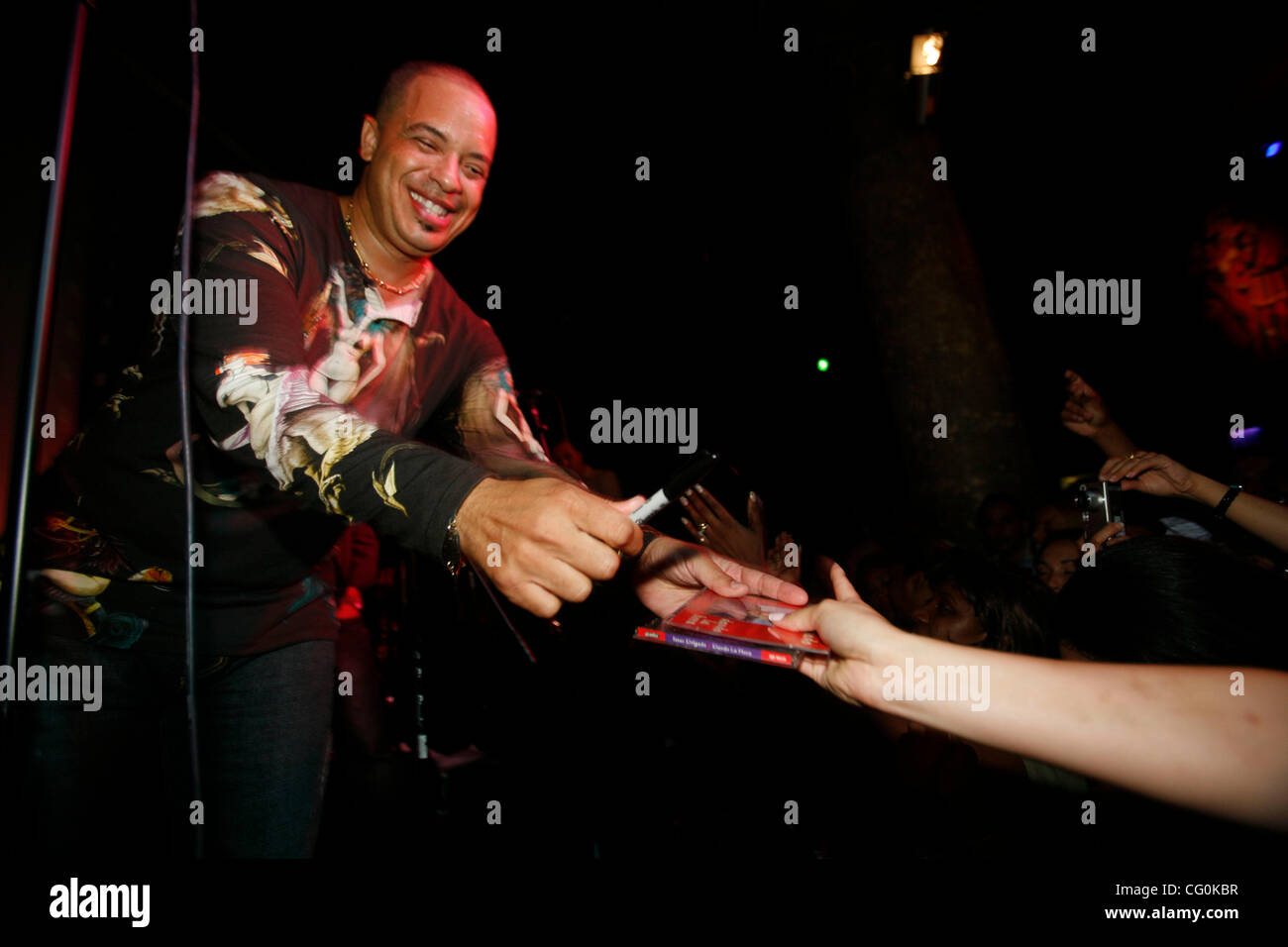 Isaac Delgado performing at SOB's on July 6, 2007 Stock Photo - Alamy