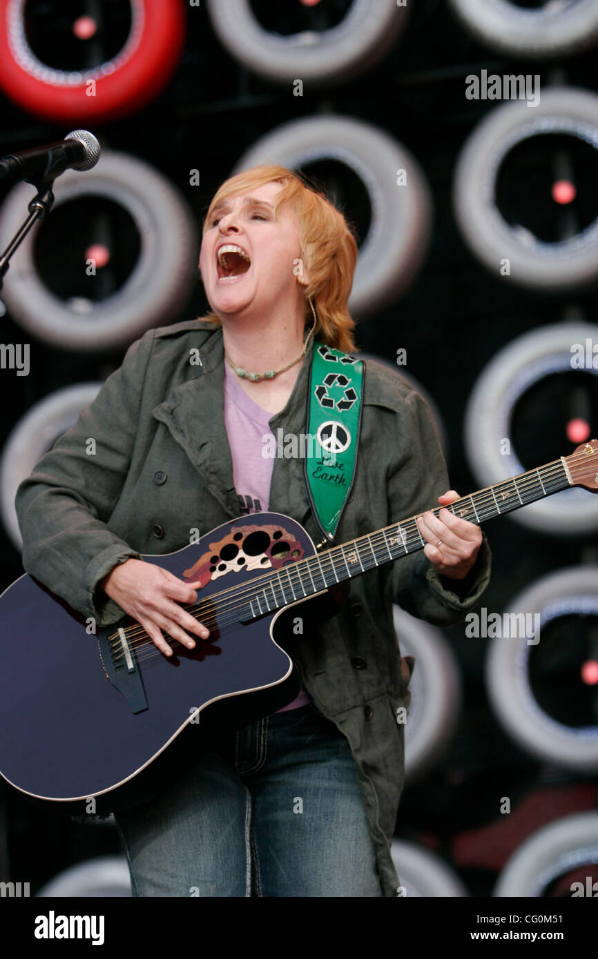 Melissa Etheridge performing at Giant's Stadium during Live Earth on ...