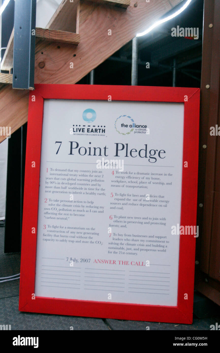 The 7 Point Pledge at Giant's Stadium during Live Earth on July 7, 2007 ...