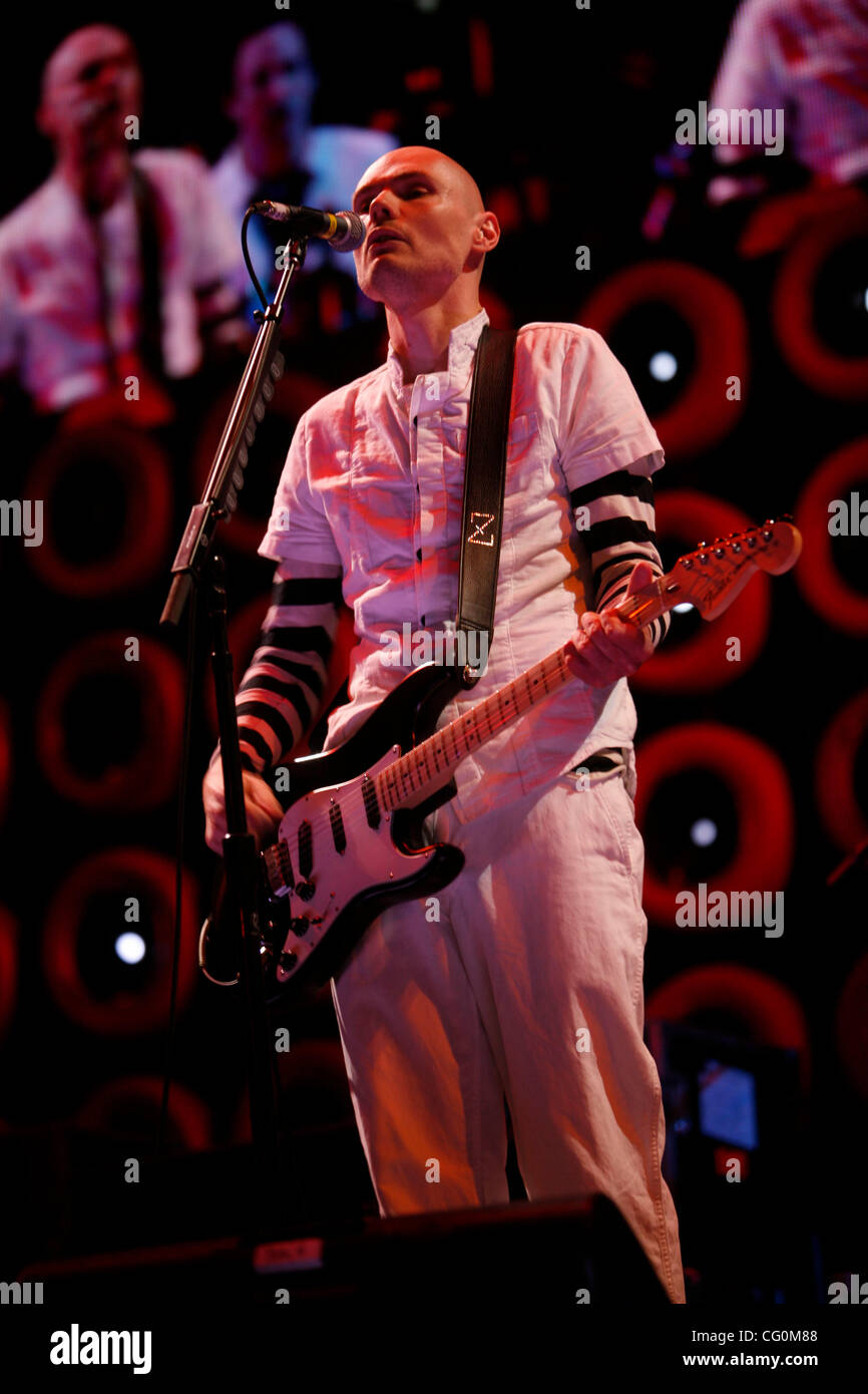 Smashing guitar hi-res stock photography and images - Alamy