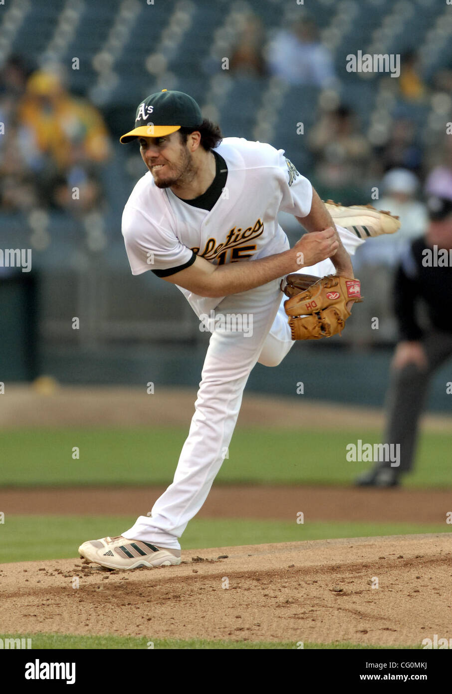 Oakland A's Dan Haren pitches against the Seattle Mariners in game at McAfee Coliseum on Friday ...