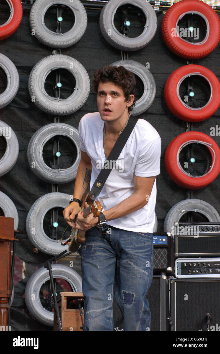 Jul 08, 2007 - Rutherford, NJ, USA - JOHN MAYER performs live at Giants ...