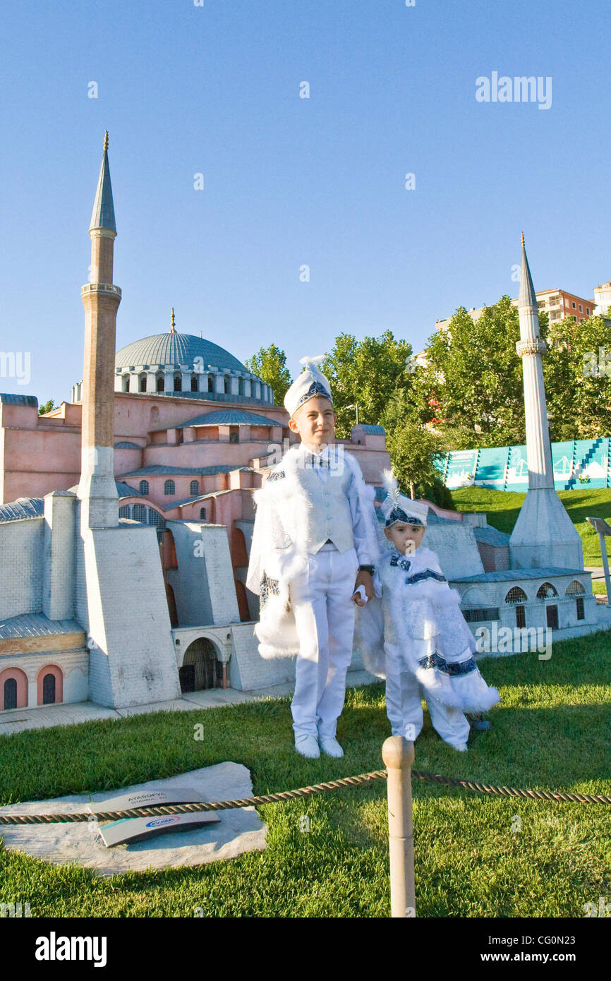 Sunnet hi-res stock photography and images - Alamy