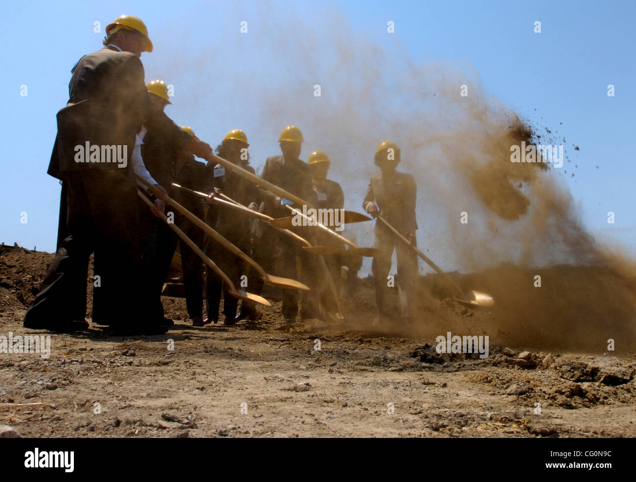 Groundbreaking business hi-res stock photography and images - Alamy