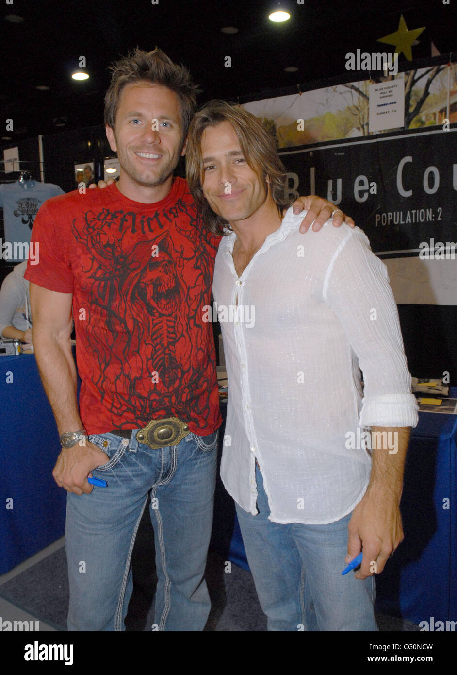 Jun 10, 2007 Nashville, TN; USA, (R-L) Guitarist SCOTT REEVES and ...