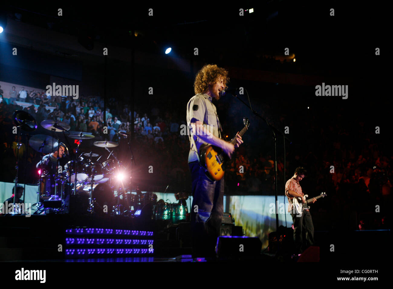 Dispatch performing at Madison Square Garden during the first of three ...