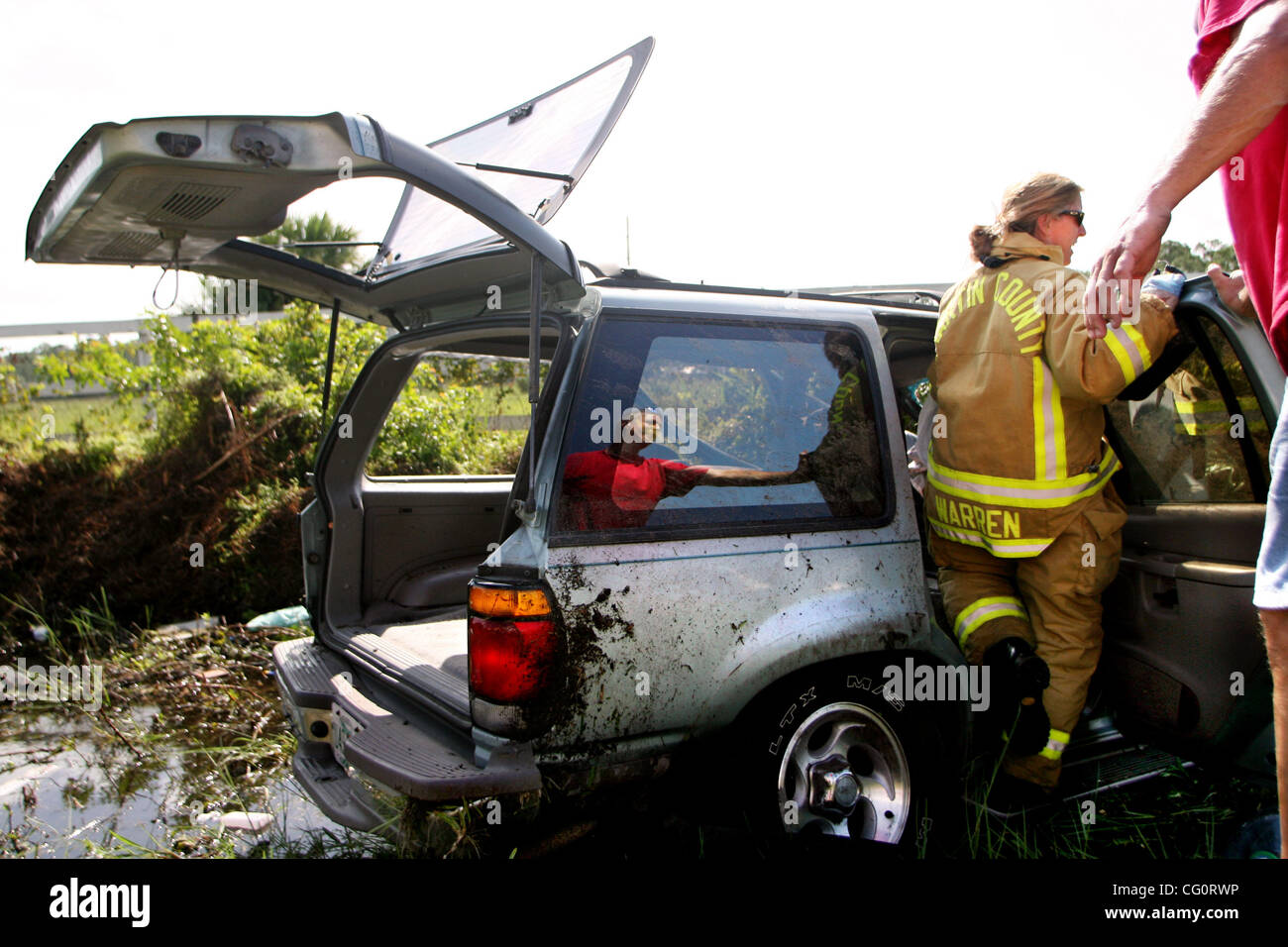 071307 tc met rollover (4of7)-- 0040475A-Photo by Amanda Voisard/The ...