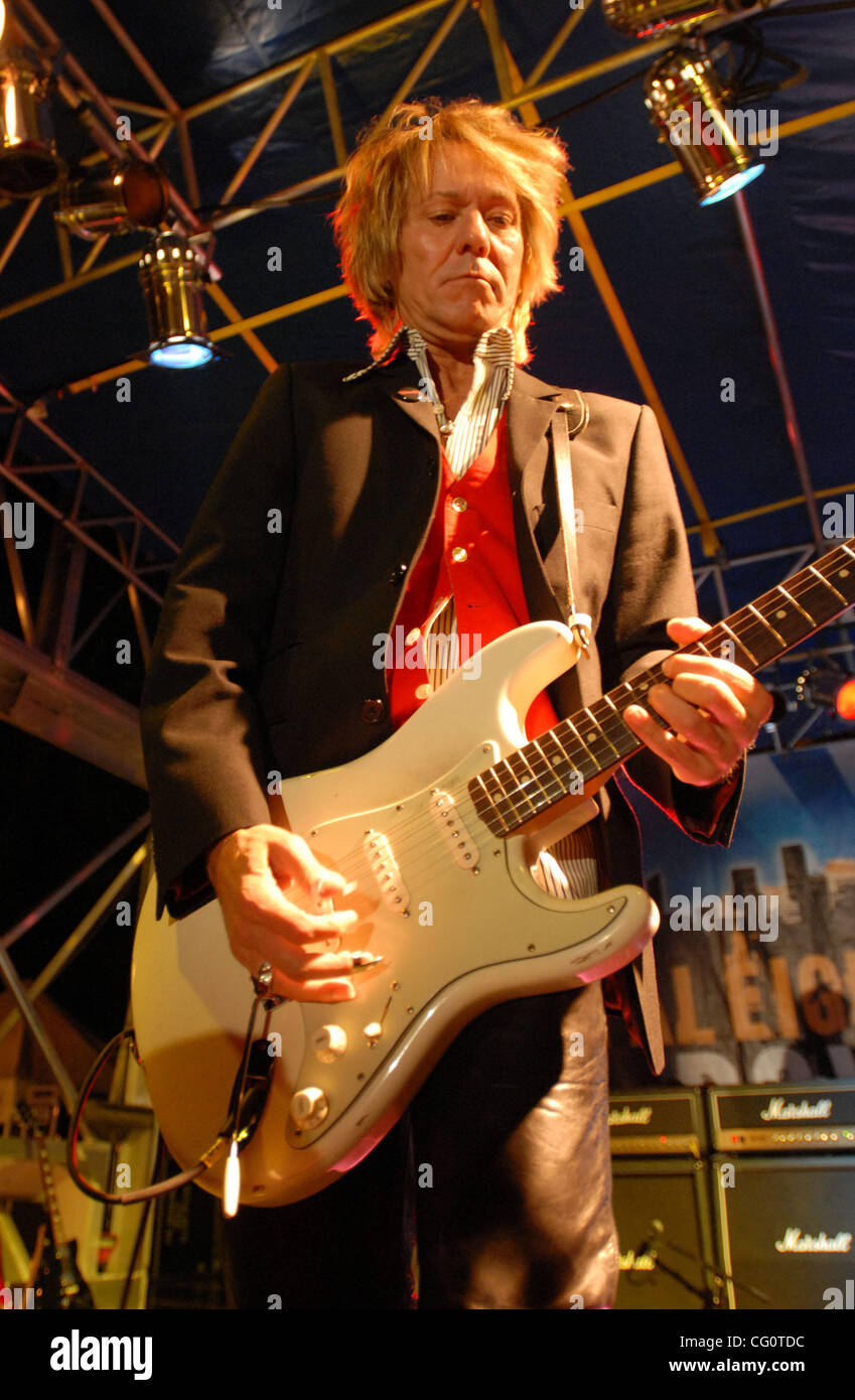 Jul. 14, 2007; Raleigh, NC USA; Guitarist COZ CANLER of the band The ...