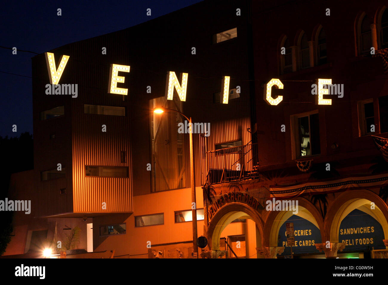 Jul 16, 2007 - Venice Beach, CA, USA - The Venice sign has returned to ...