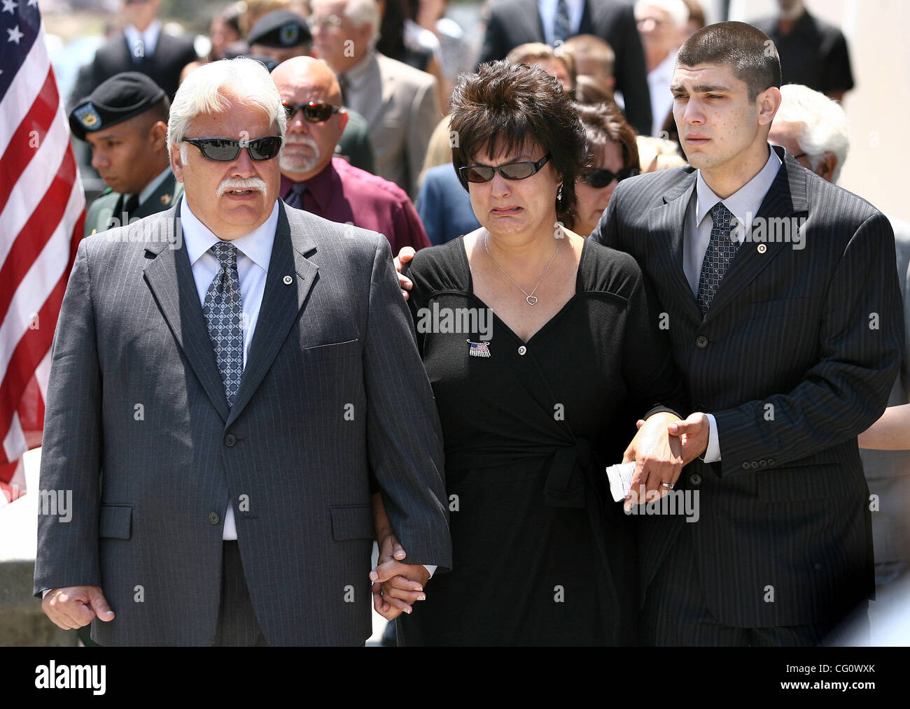 REDONDO BEACH, CA - JULY 16th, 2007: Family and friends mourned Army ...