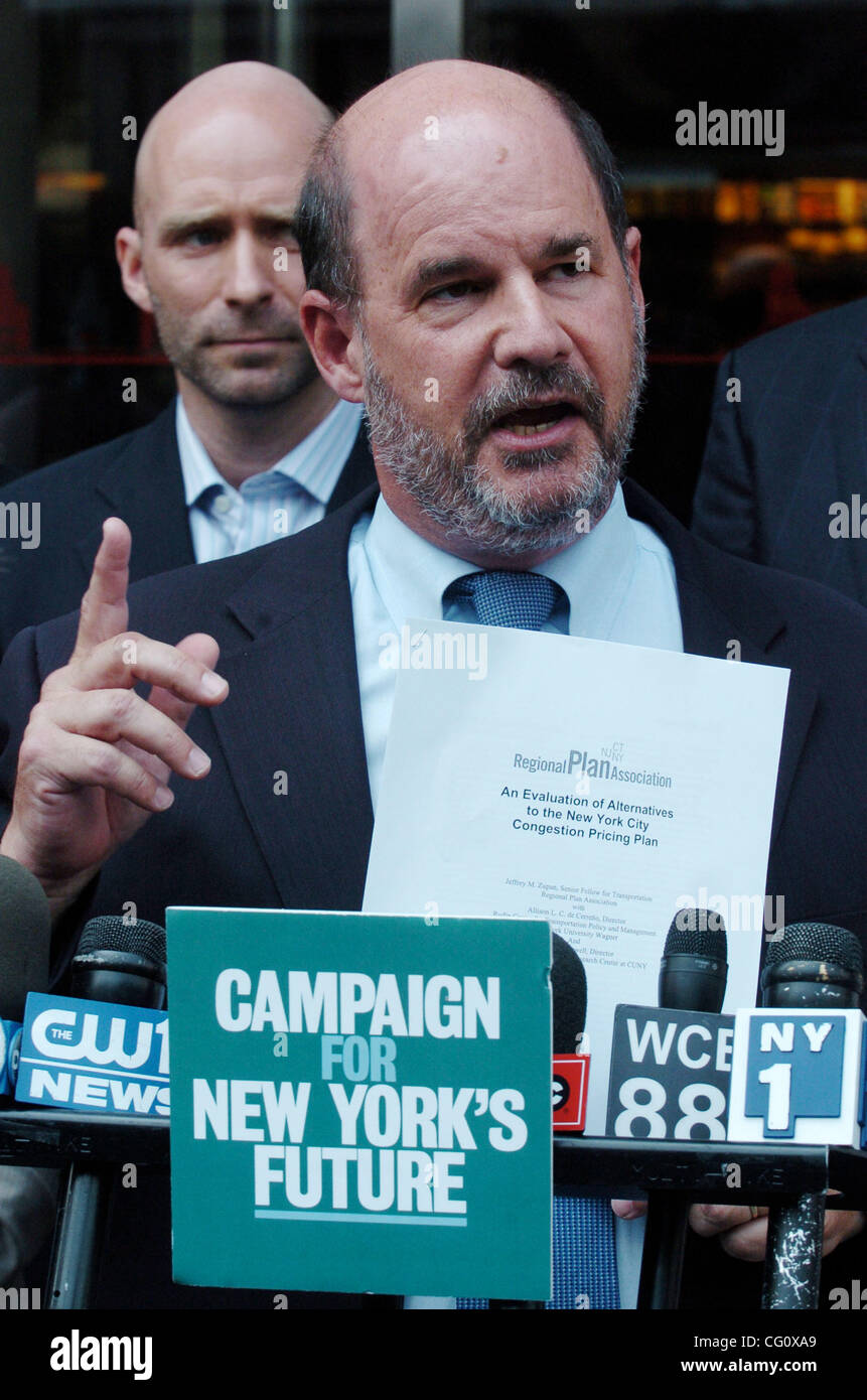 Robert Yaro of the Regional Plan Association speaks as leading members ...