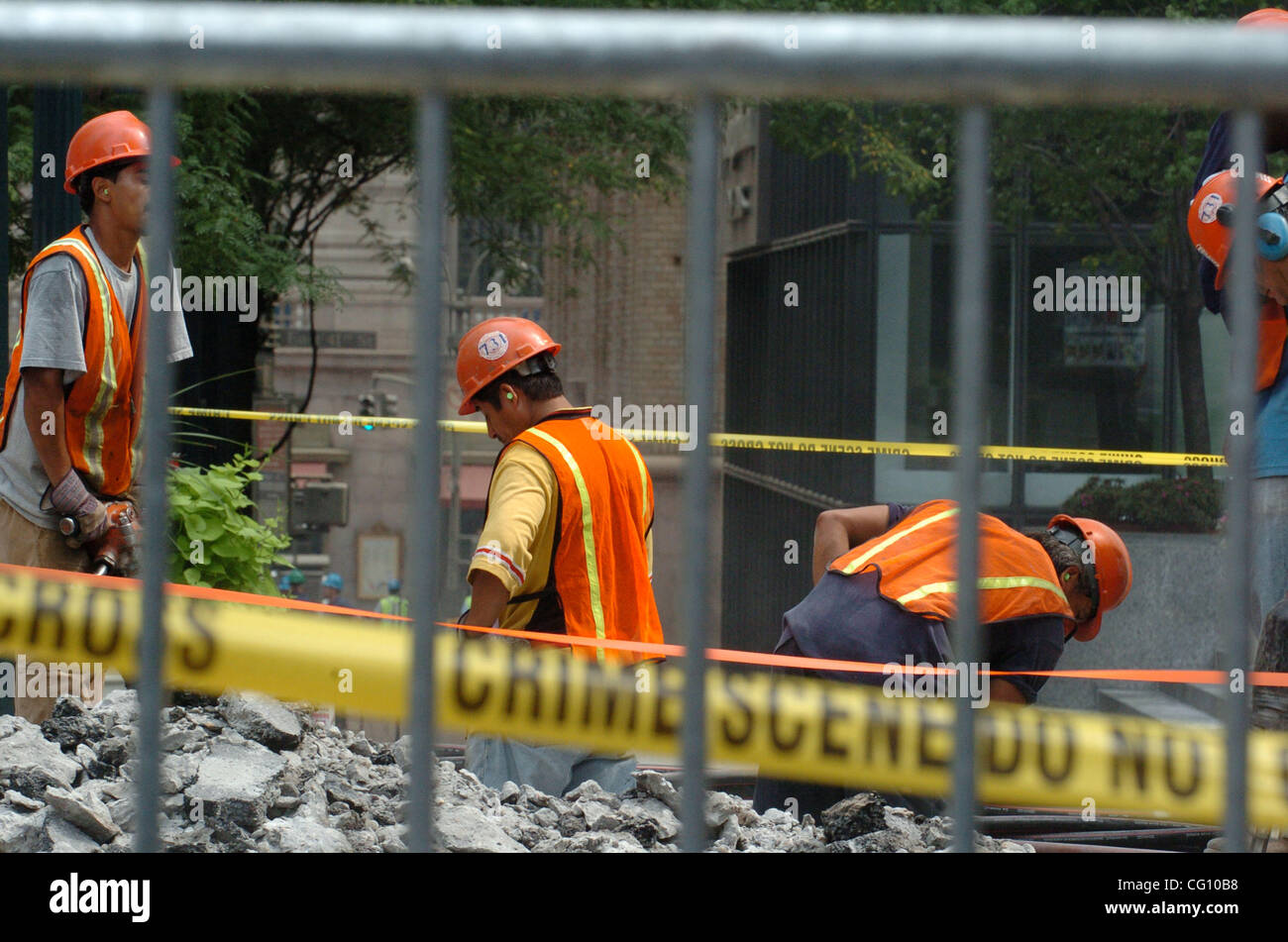 ConEd and construction crews work along Park Avenue following yesterday ...