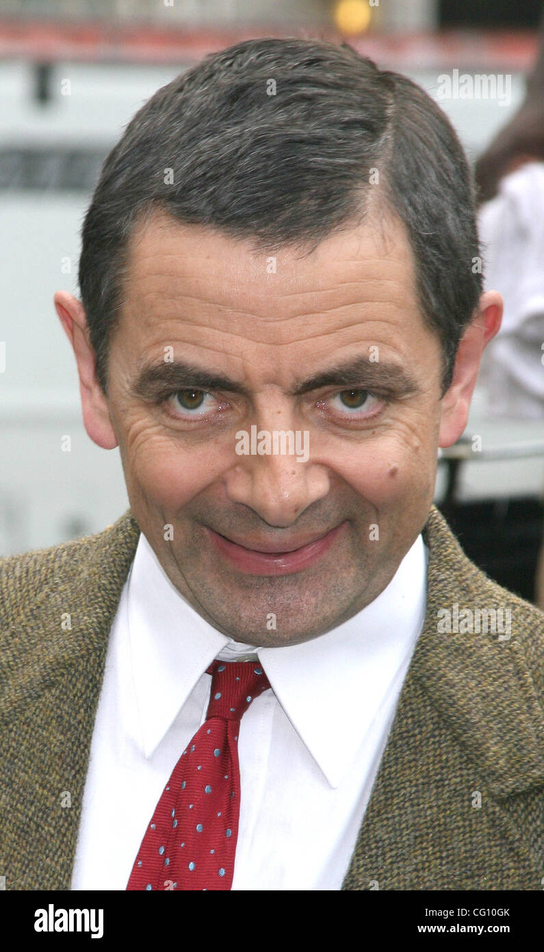 Jul 19, 2007 - New York, NY, USA - Actor ROWAN ATKINSON poses for ...