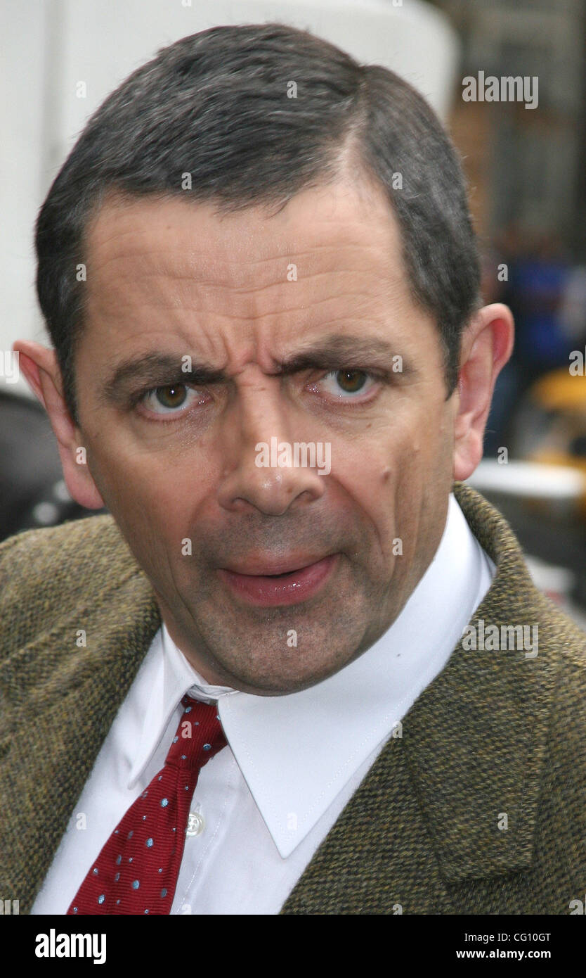 Jul 19, 2007 - New York, NY, USA - Actor ROWAN ATKINSON poses for ...