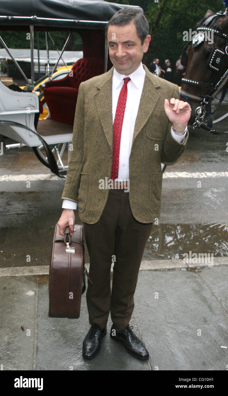 Jul 19, 2007 - New York, NY, USA - Actor ROWAN ATKINSON poses for ...
