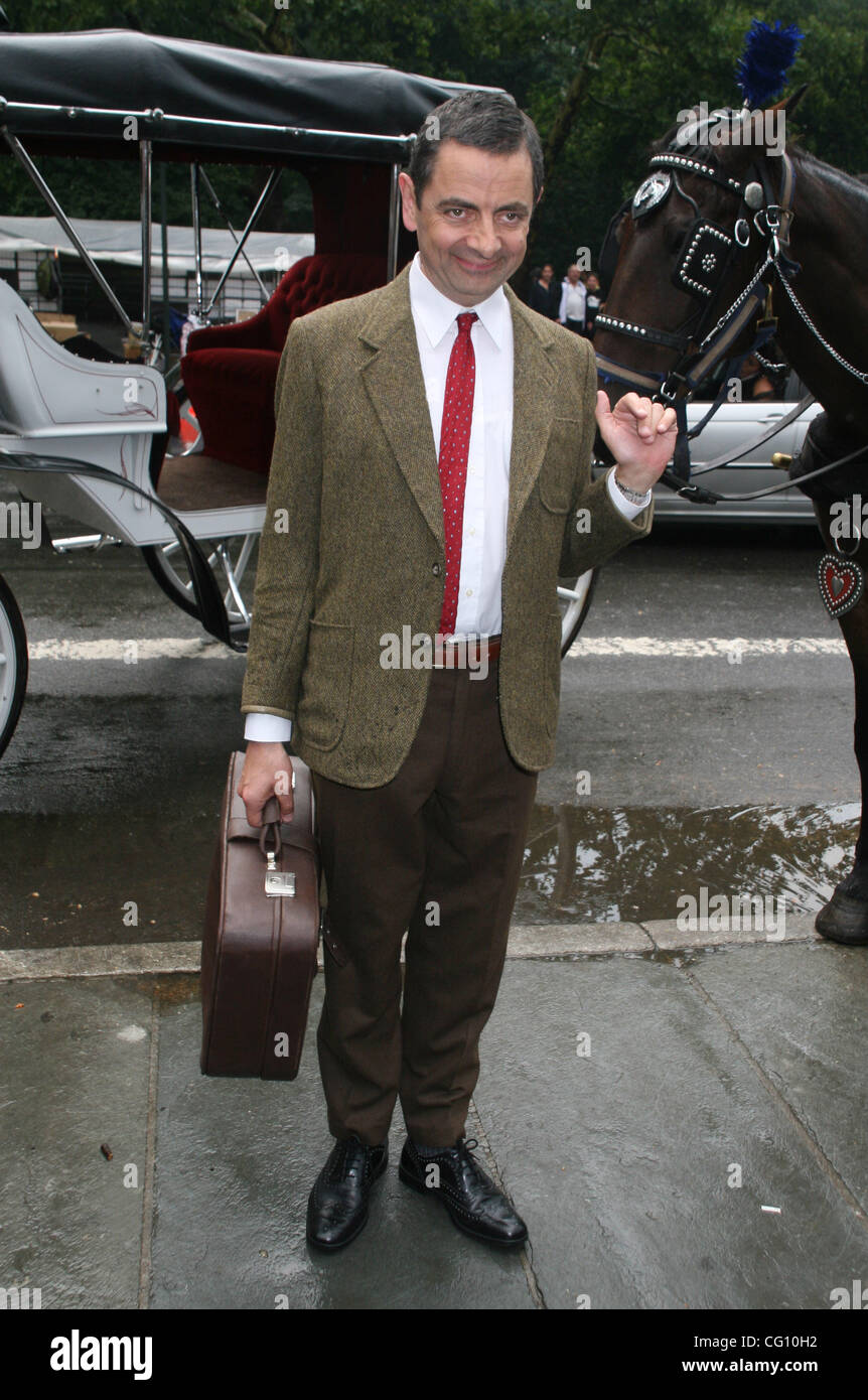Jul 19, 2007 - New York, NY, USA - Actor ROWAN ATKINSON poses for ...