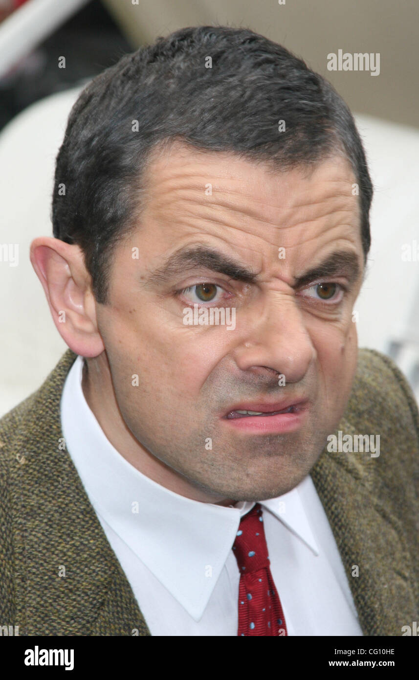 Jul 19, 2007 - New York, NY, USA - Actor ROWAN ATKINSON poses for ...
