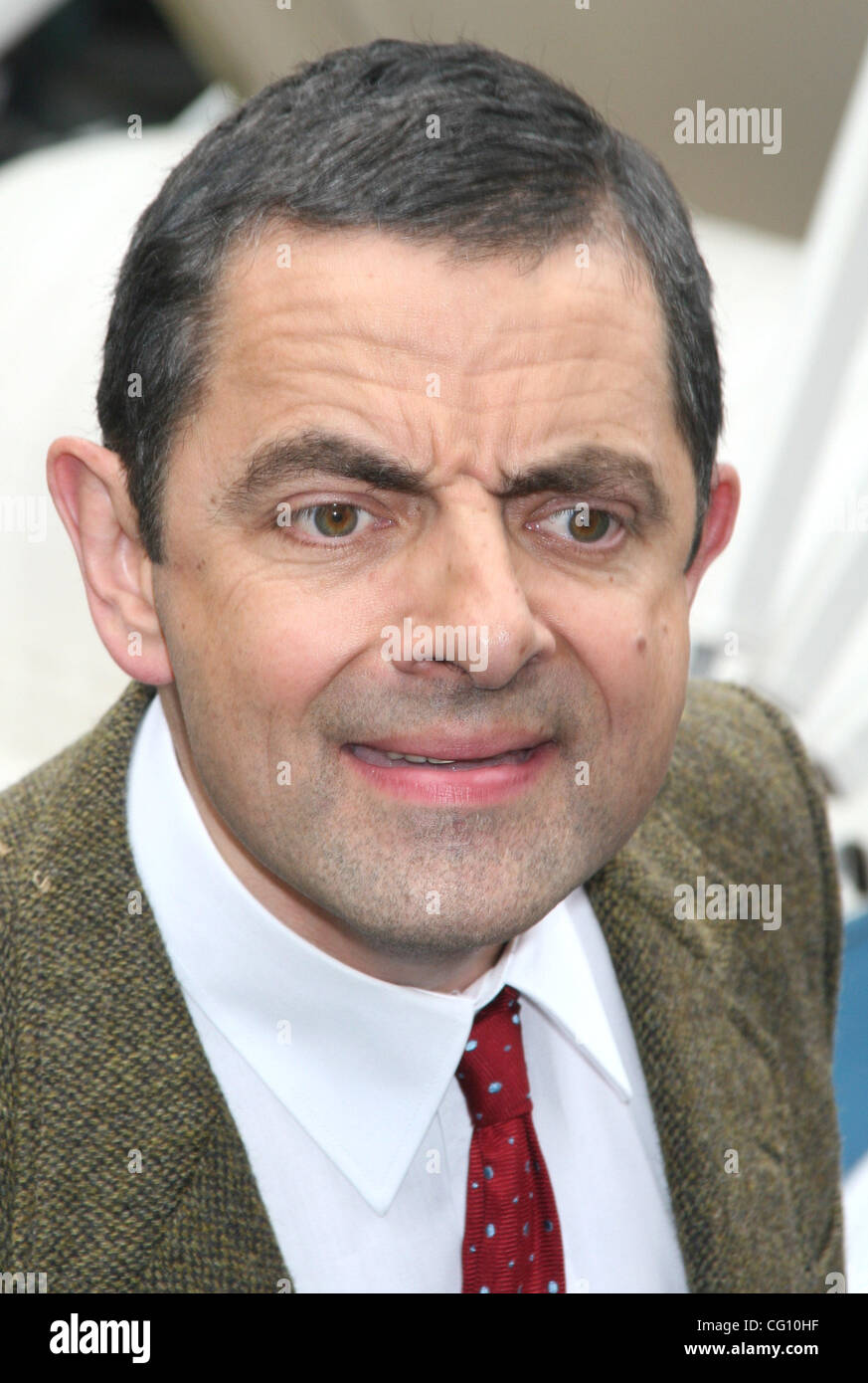 Jul 19, 2007 - New York, NY, USA - Actor ROWAN ATKINSON poses for ...