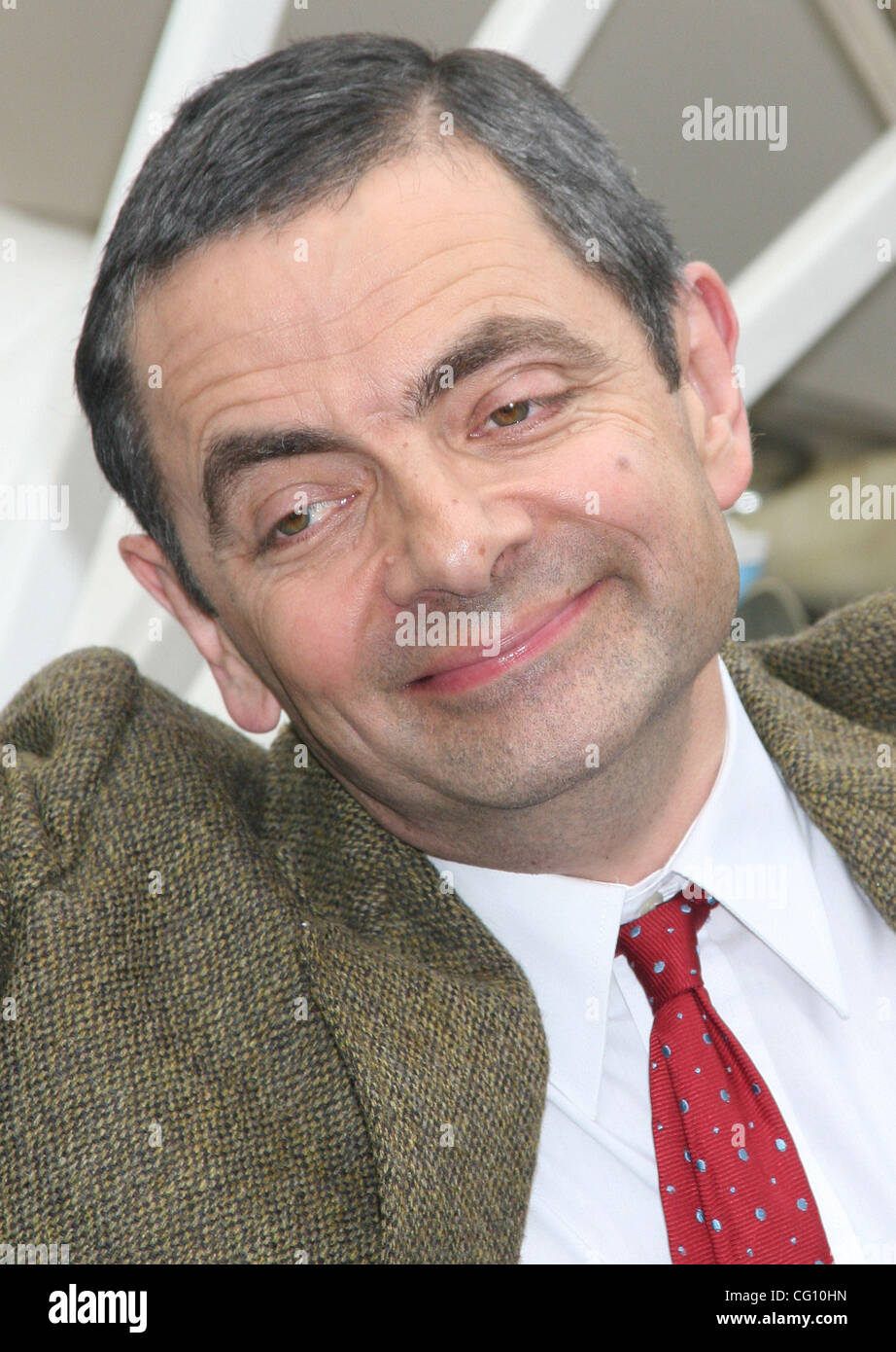 Jul 19, 2007 - New York, NY, USA - Actor ROWAN ATKINSON poses for ...