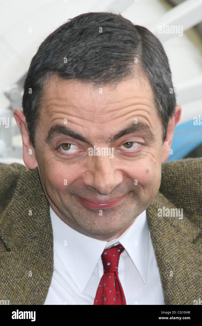 Jul 19, 2007 - New York, NY, USA - Actor ROWAN ATKINSON poses for ...