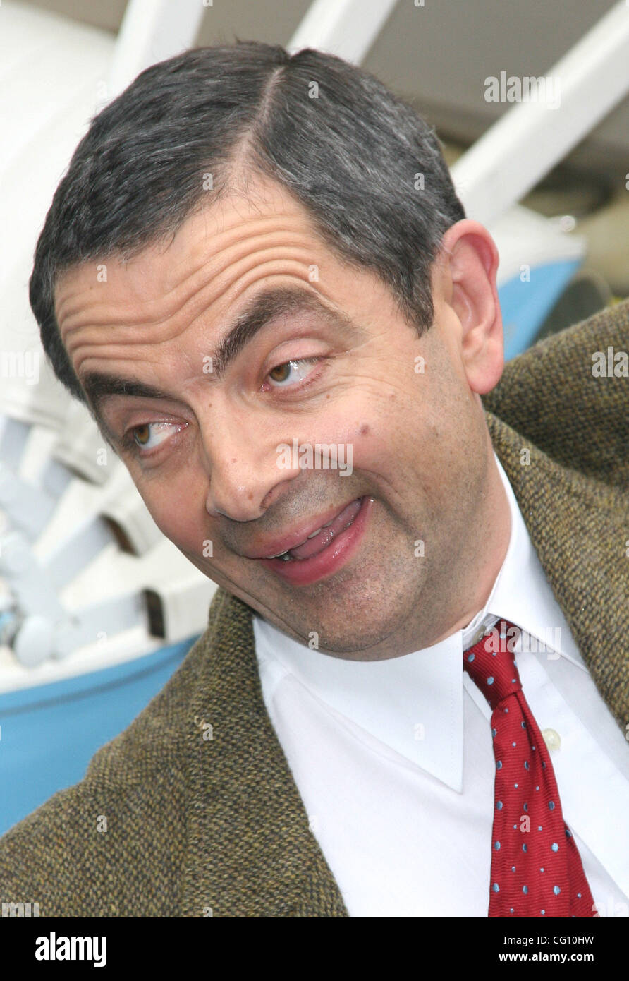 Jul 19, 2007 - New York, NY, USA - Actor ROWAN ATKINSON poses for ...