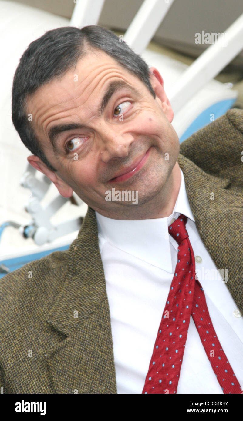 Jul 19, 2007 - New York, NY, USA - Actor ROWAN ATKINSON poses for ...