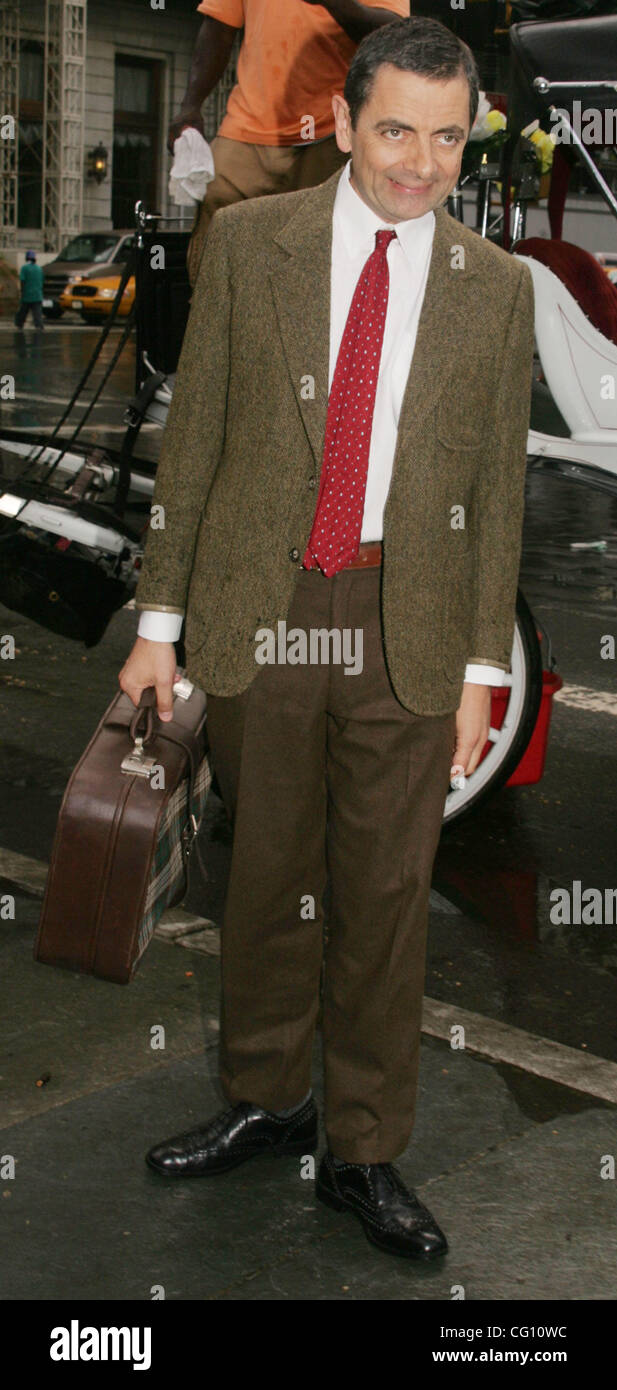 Jul 19, 2007 - New York, NY, USA - Actor ROWAN ATKINSON poses for ...