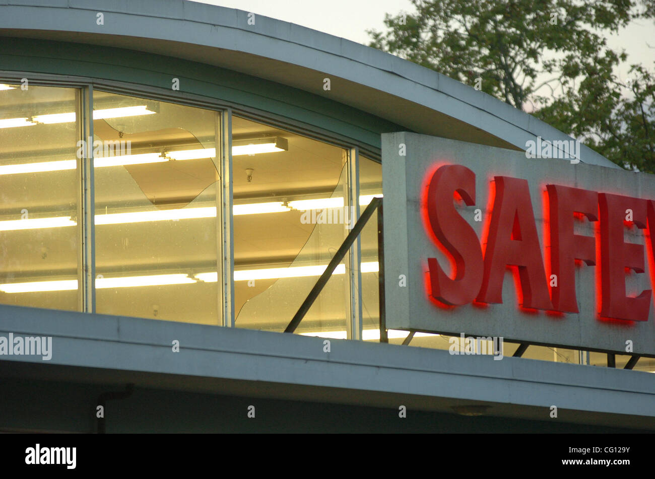 Safeway shelves hi-res stock photography and images - Alamy
