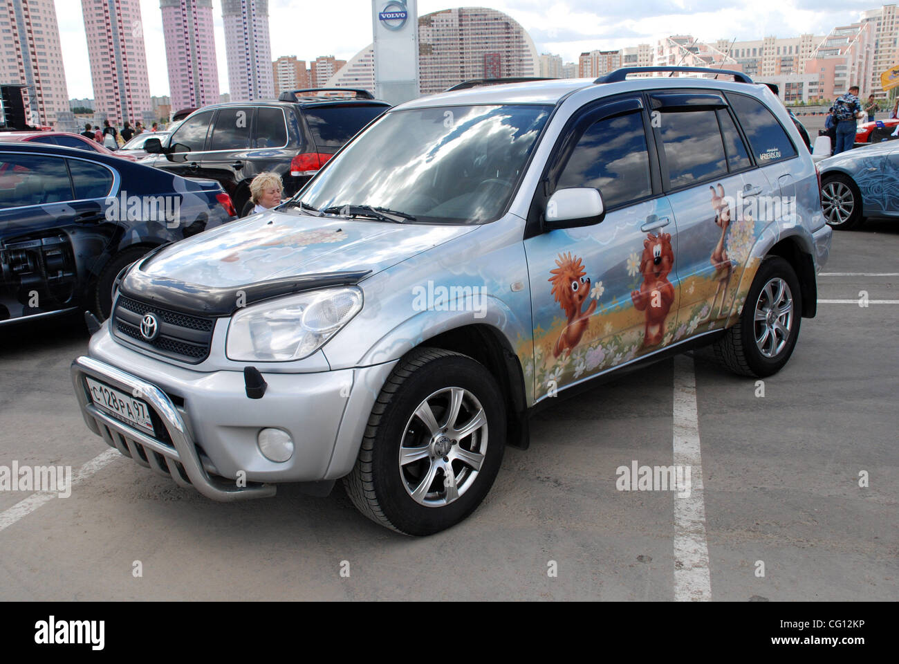 Aerograph-2007 festival in Moscow. Cars painted with unusual images and ...