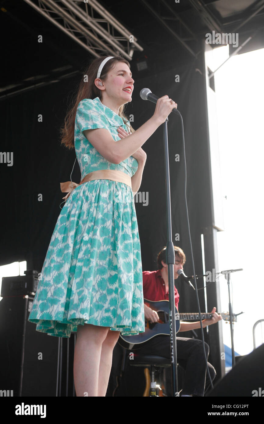 Lavender Diamond performing at The Village Voice Siren Festival in ...