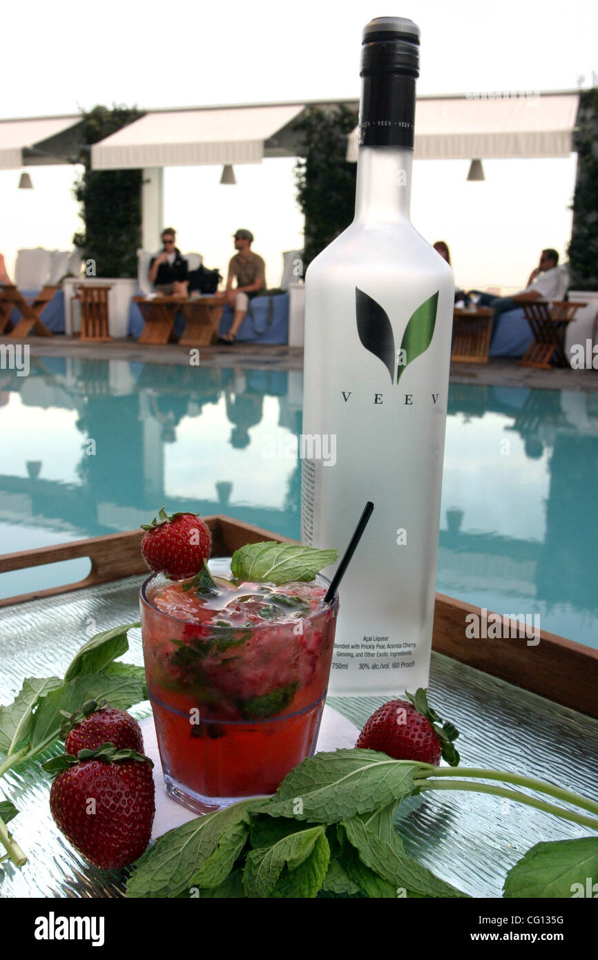 Mondrian hotel drink hi-res stock photography and images - Alamy