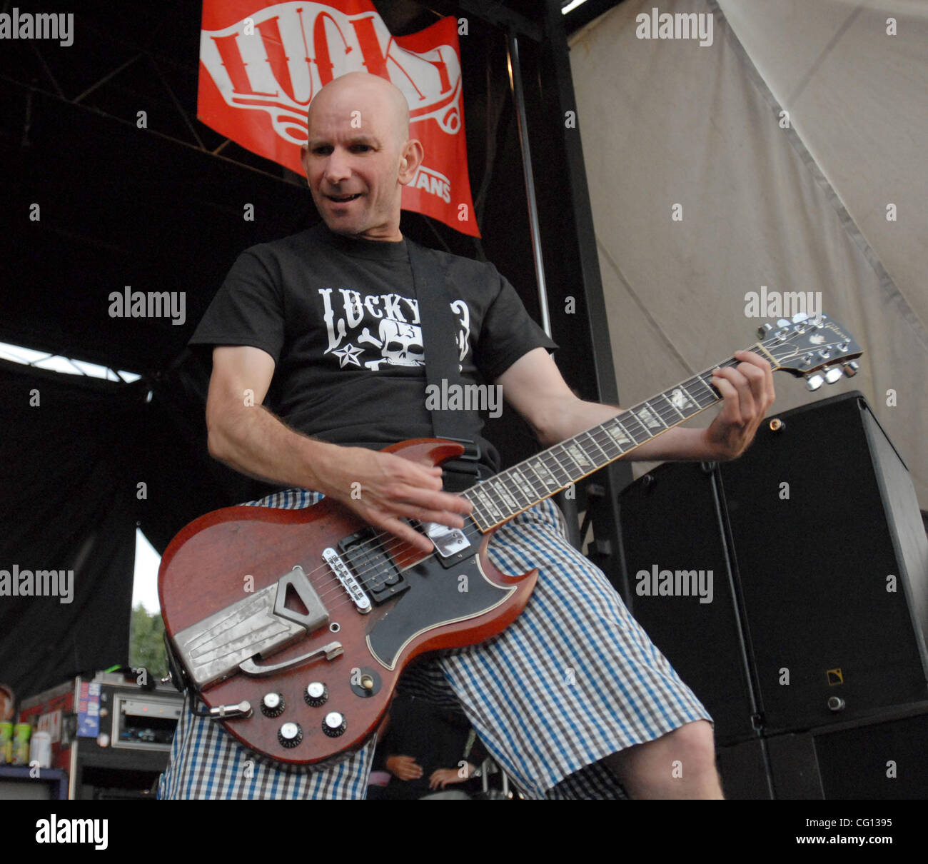 Bad religion guitarist hi-res stock photography and images - Alamy