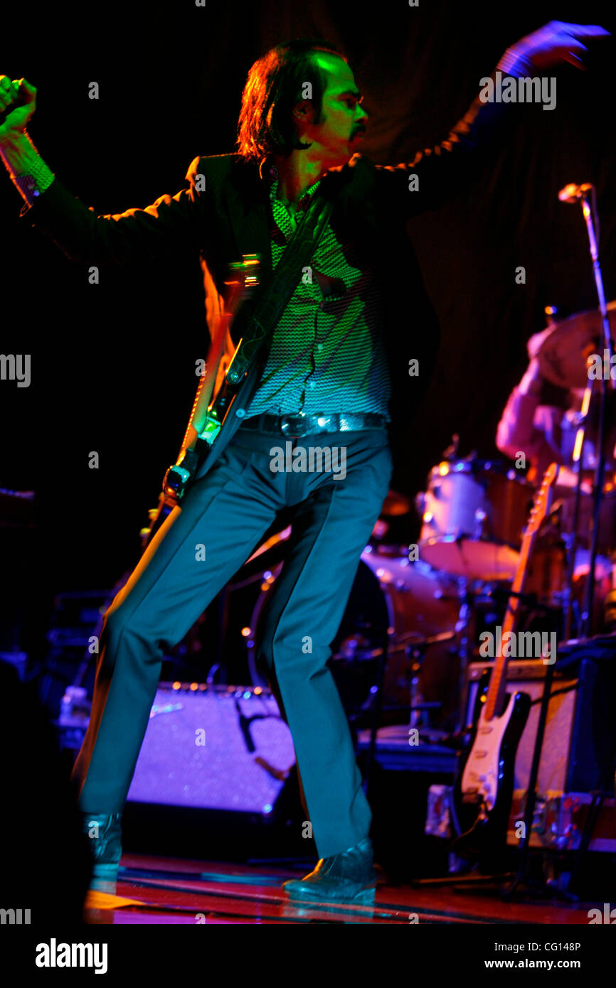 Nick Cave of Grinderman performing at Madison Square garden on July ...