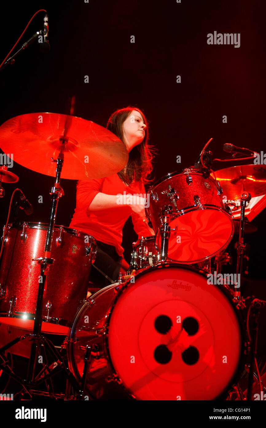 Meg white drums hi-res stock photography and images - Alamy