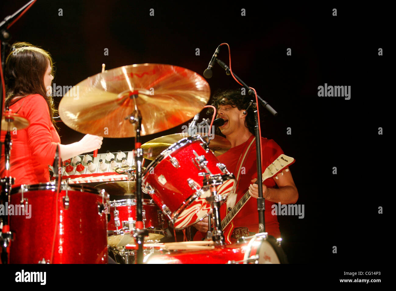 Meg white drums hi-res stock photography and images - Alamy