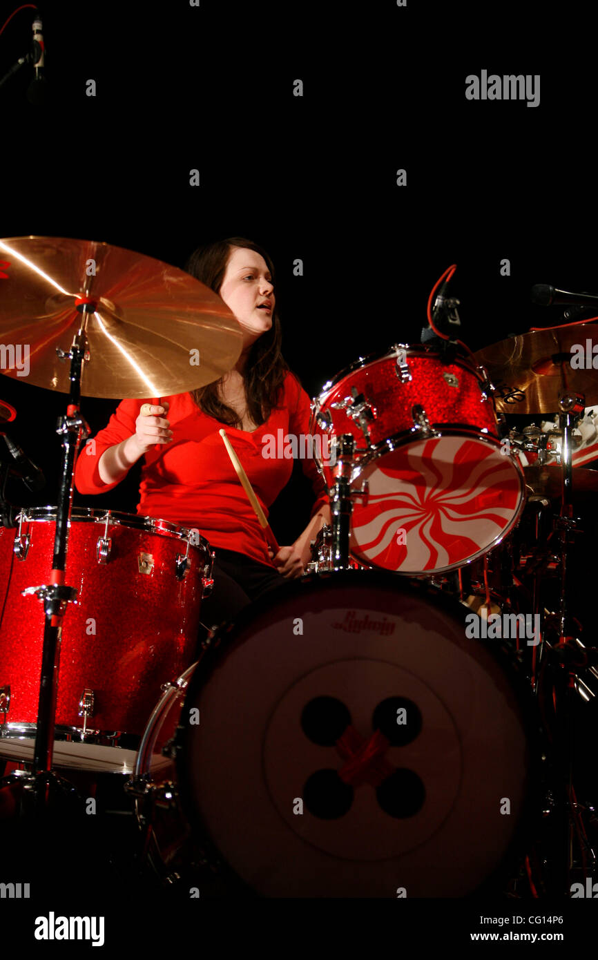 Meg white drums hi-res stock photography and images - Alamy