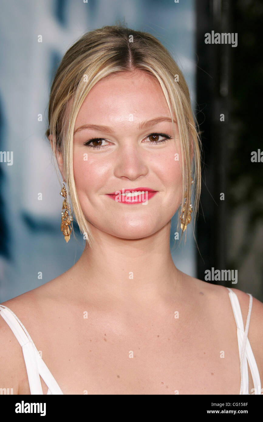 Jul 25, 2007 - Hollywood, California, USA - Actress JULIA STILES ...