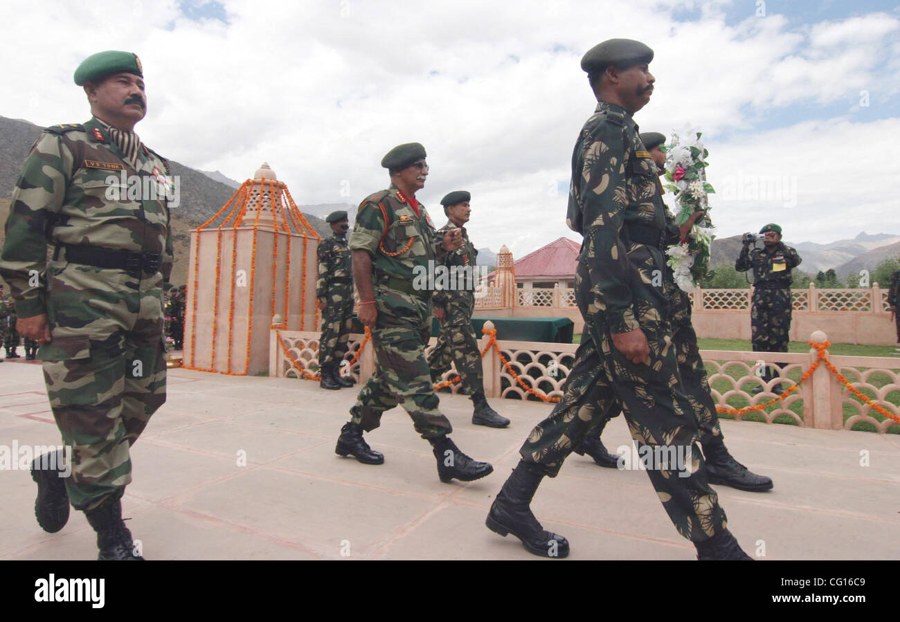 Indian army officers walk towards a war memorial during 'Vijay Diwas ...