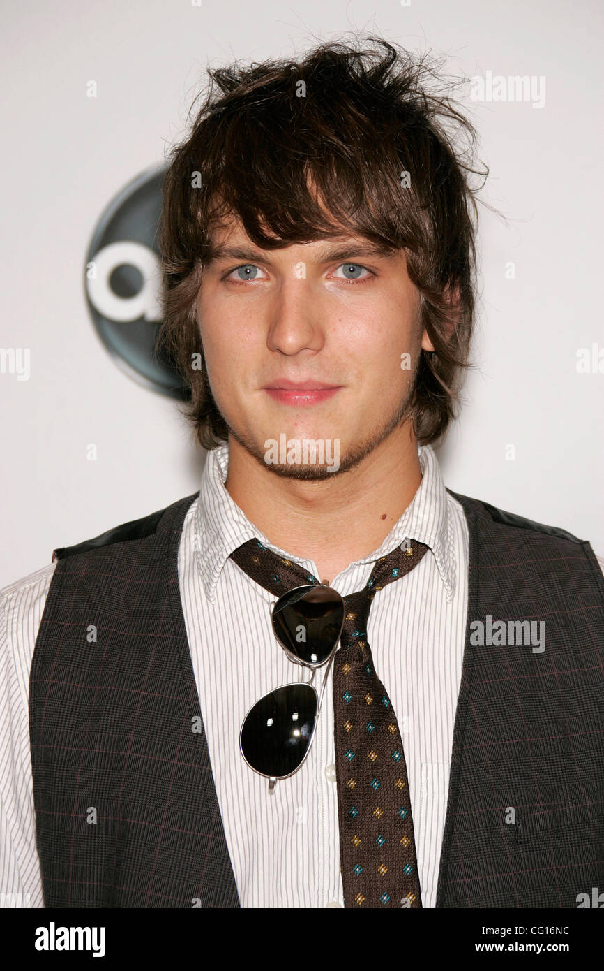 Laura Prepon And Scott Michael Foster